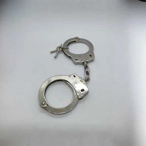 Эмуляция Наручники металлические полицейские настоящие с чехлом БДСМ серебристые
