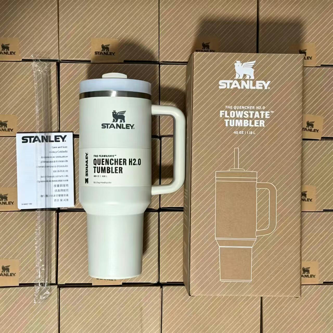 Автомобильная кружка Stanley объемом 40 унций, с двойными вакуумными стенками и теплоизоляцией.
