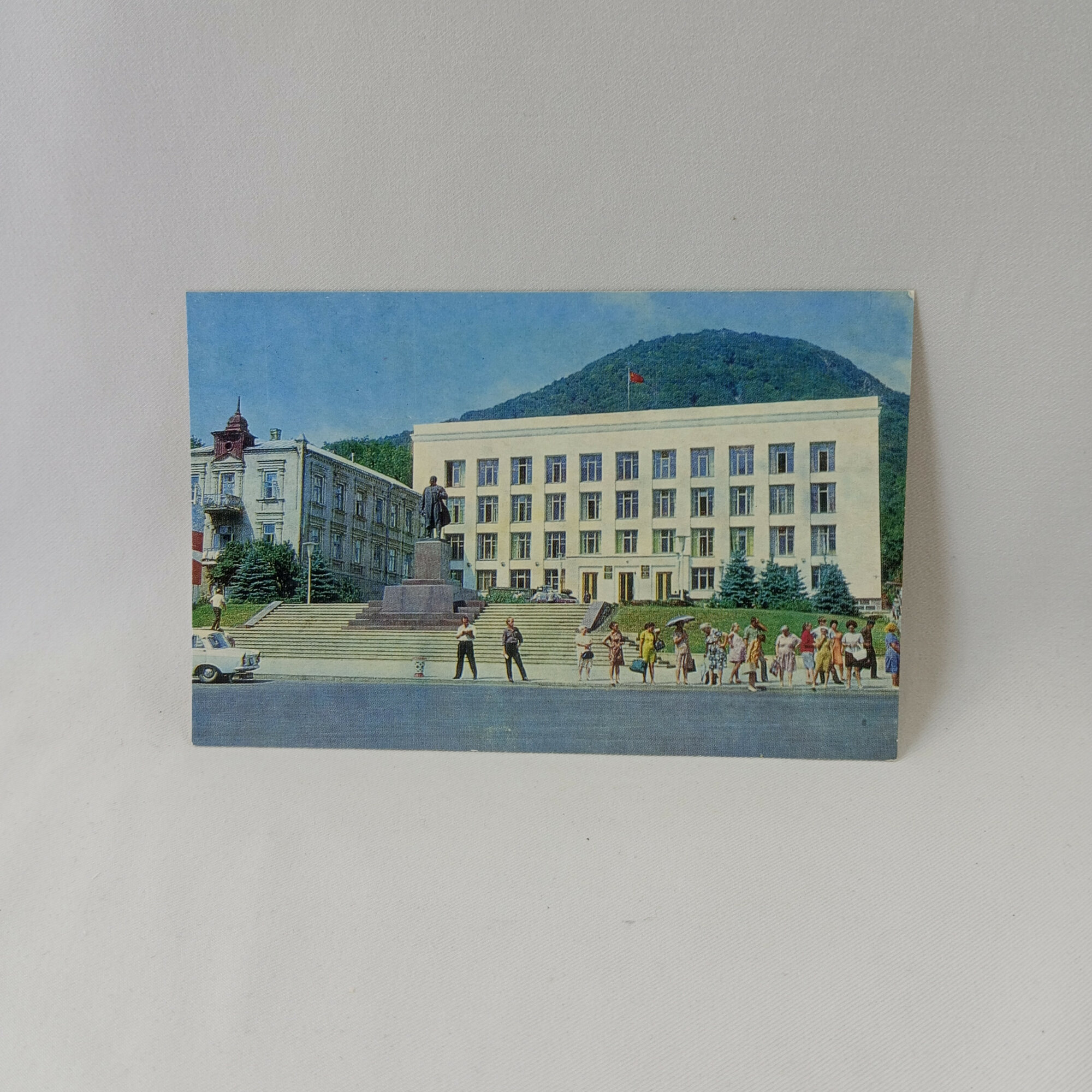 Открытка советская СССР. Площадь Ленина, памятник и Дом Советов, город курорт, винтаж