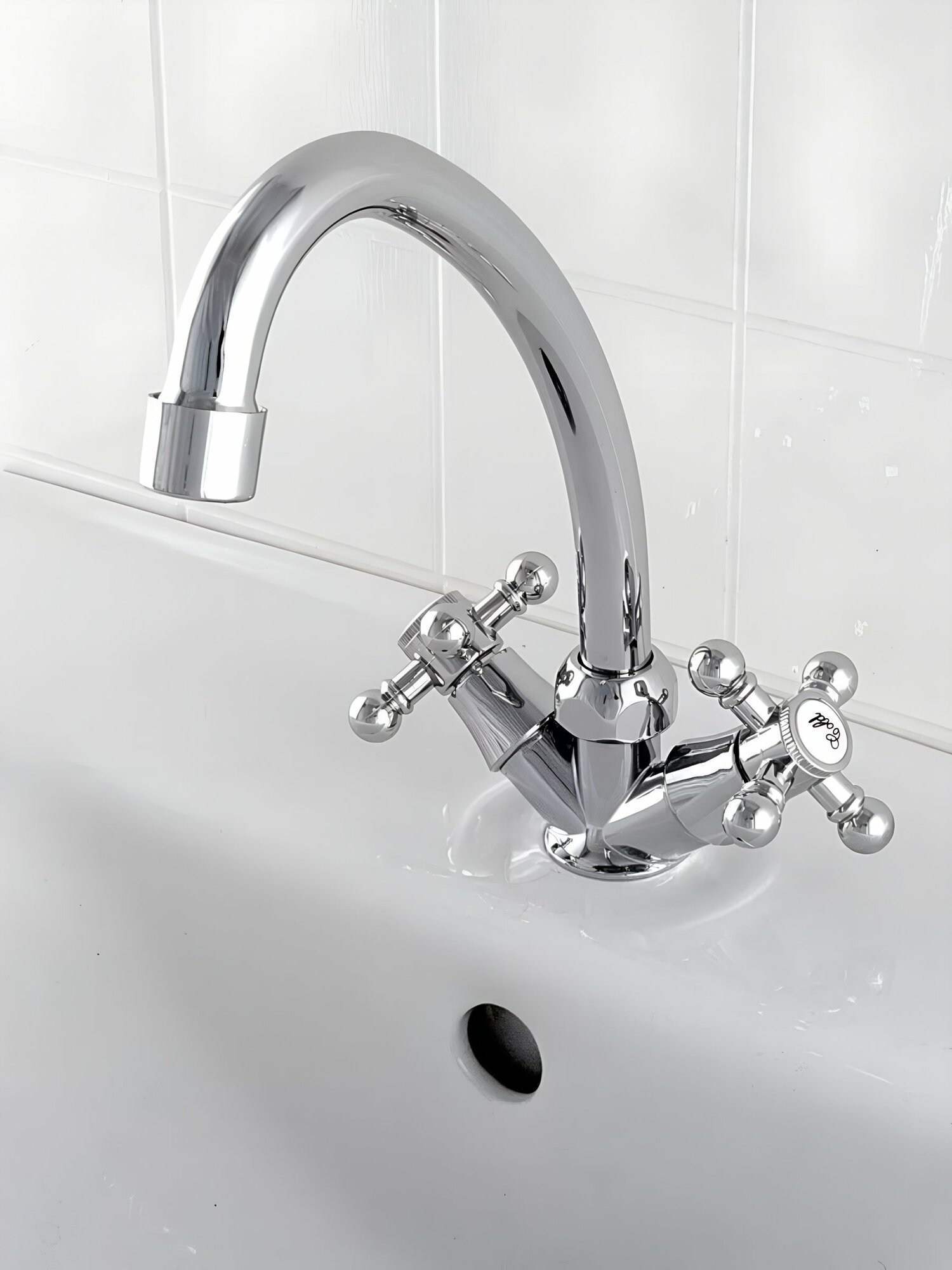 Смеситель для кухни Cronwil CP333-49 двухвентильный, высокий поворотный излив, нержавеющая сталь, цвет хром, кран-букса