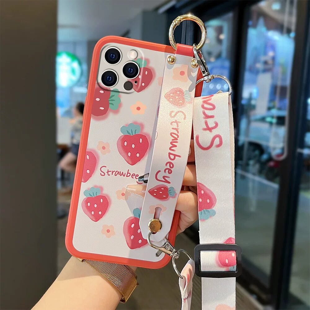 Чехол для iPhone 16 Pro Max из силикона с мультималиновым рисунком в сафраново-красном цвете, в комплекте с браслетом
