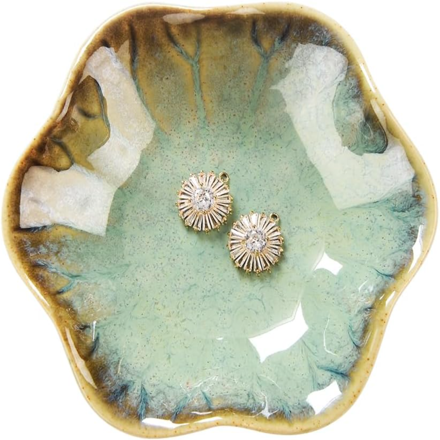 LOTUS LEAF JEWELRY TRAY - Подставка для колец из керамики, Маленькая чаша для ключей, Организаторная посуда для мамы, друга, сестры (Ювелирные изделия не входят), Размеры 4.3 × 3.7 × 1 дюйм, Материал высококачественная керамика, Вес около 120 грамм,