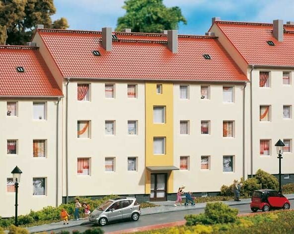 11402 Auhagen Элемент детской жд - Дом 3-х этажный Mehrfamilienhaus H0 1:87 16,5мм