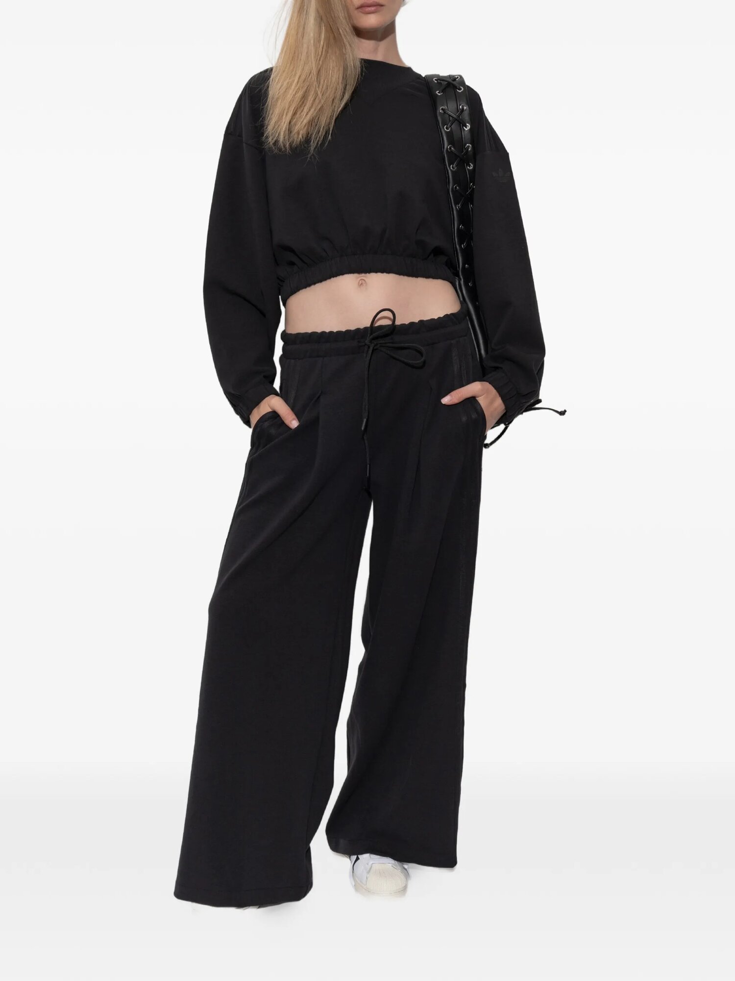 Толстовка adidas Logo-embroidered cropped sweatshirt, размер 26 GER — фото 1