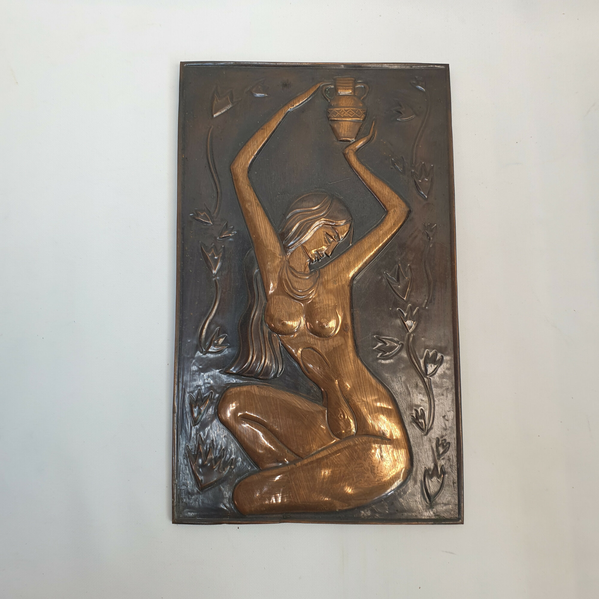 Панно настенное винтажное, СССР. Чеканка по металлу с женской фигурой, прямоугольное