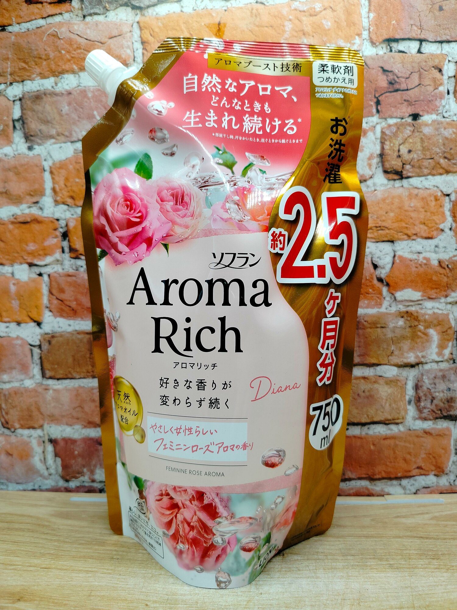 Lion Soflan Aroma Rich Diana Кондиционер для белья с ароматом розы 750 мл сменная упаковка