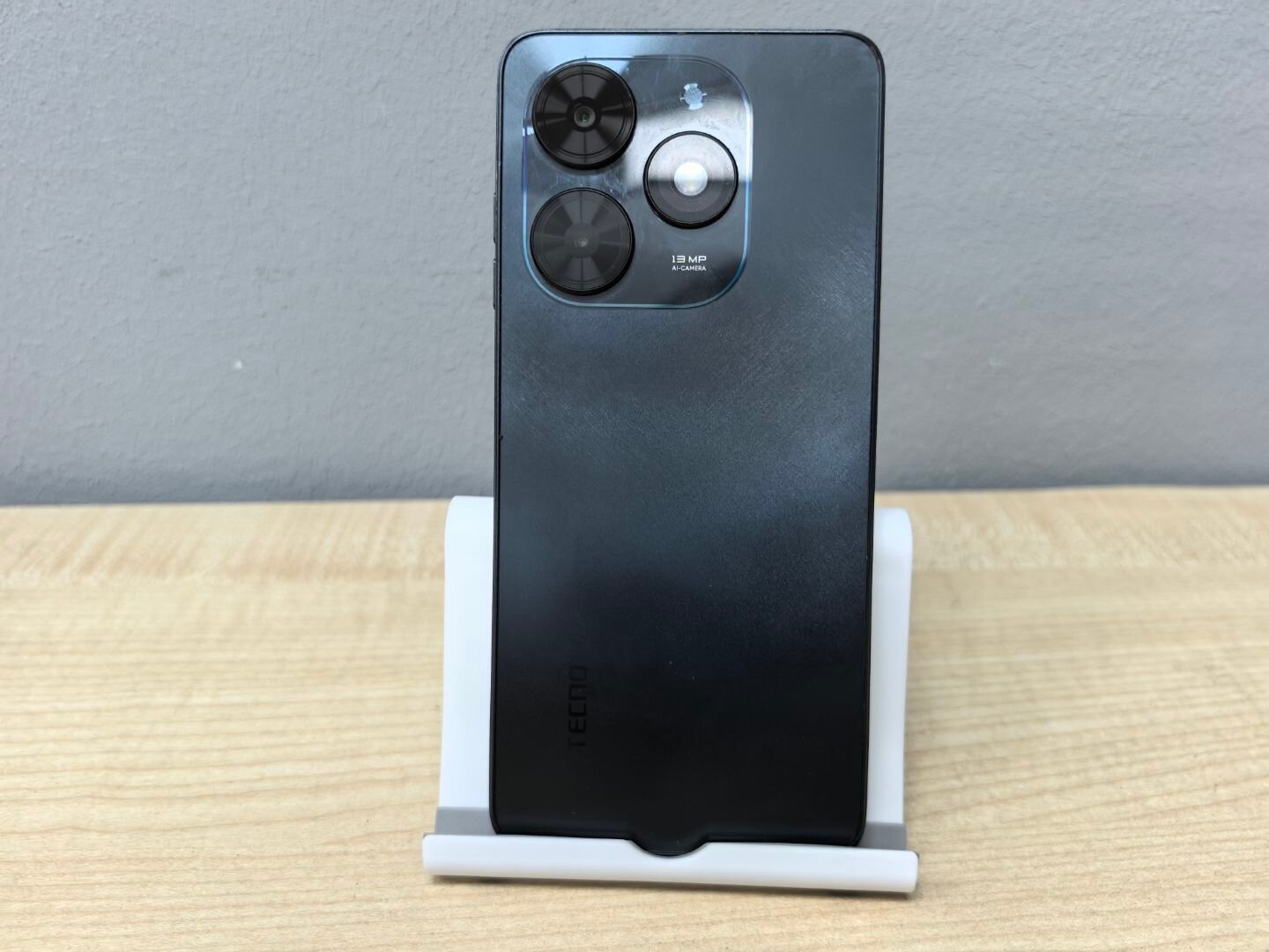 Смартфон TECNO Spark Go 2024 4/64GB Gravity Black (BG6), черный Б/У уценка