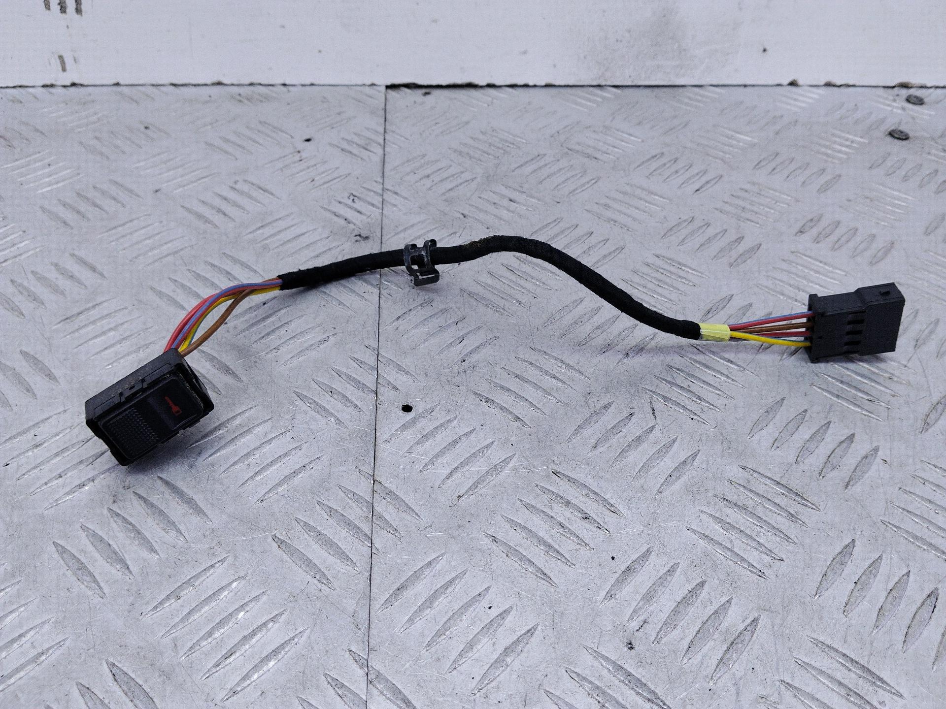 Кнопка блокировки двери передней левой Audi A4 B5 (1994 - 1999) 8L0962107A