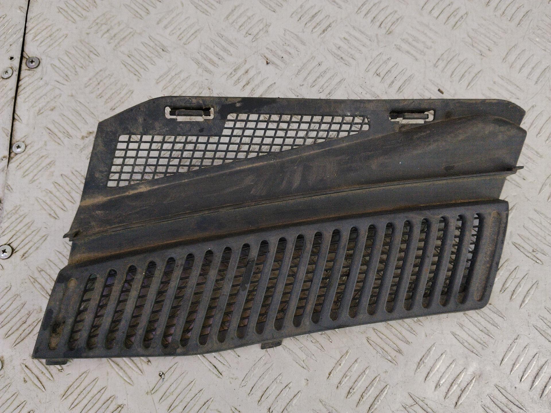 Дождевик Renault Megane (1995 - 1999) 7700834097