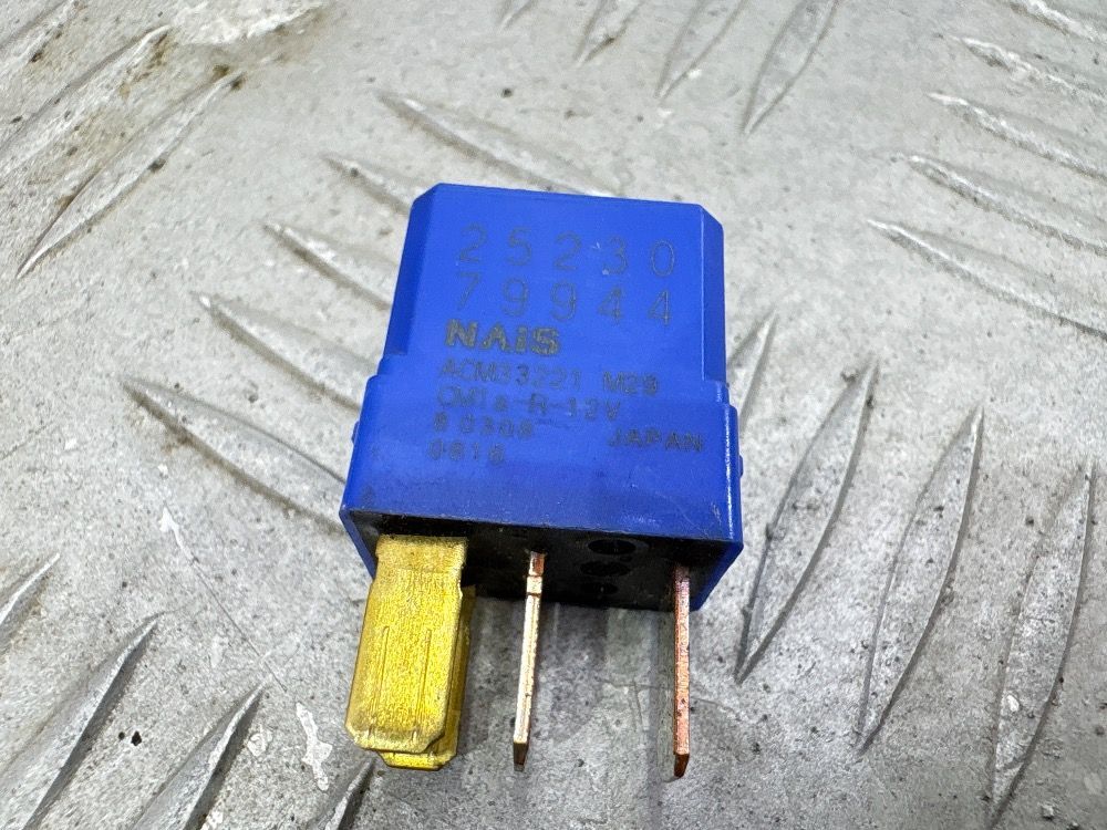 Реле Nissan Almera N16 25230-79944 12V 4 контакта Б/У с пробегом