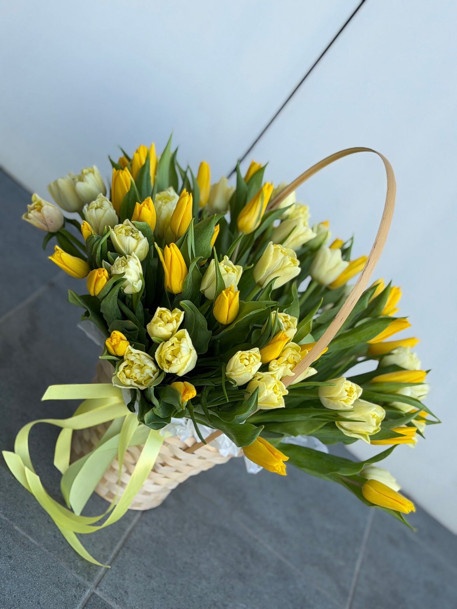 Букет Солнечная соната «ШУМ цветов» тюльпаны желтые , лимонные