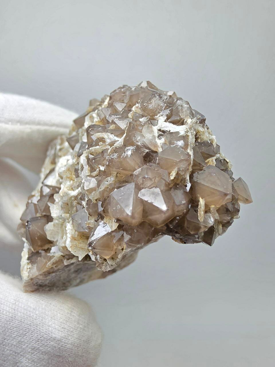 Друза дымчатого кварца 64 мм, 118 г.