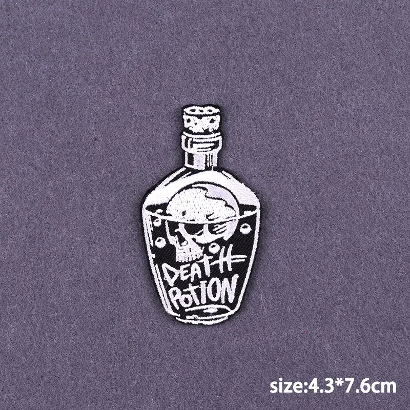 Вышитые нашивки с черепами PE6621CT