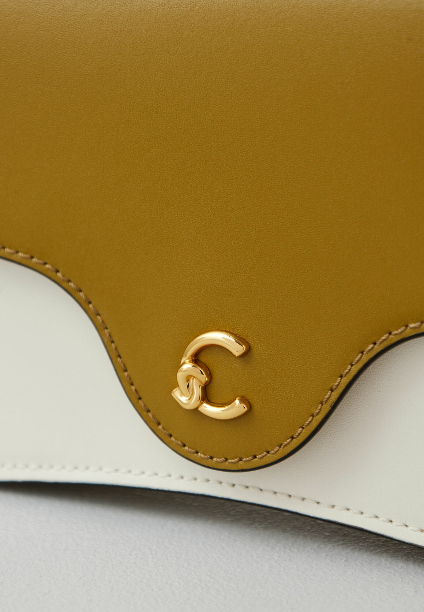 Сумка кросс-боди COCCINELLE C-ME CALF, фактура гладкая, бежевый — фото 1