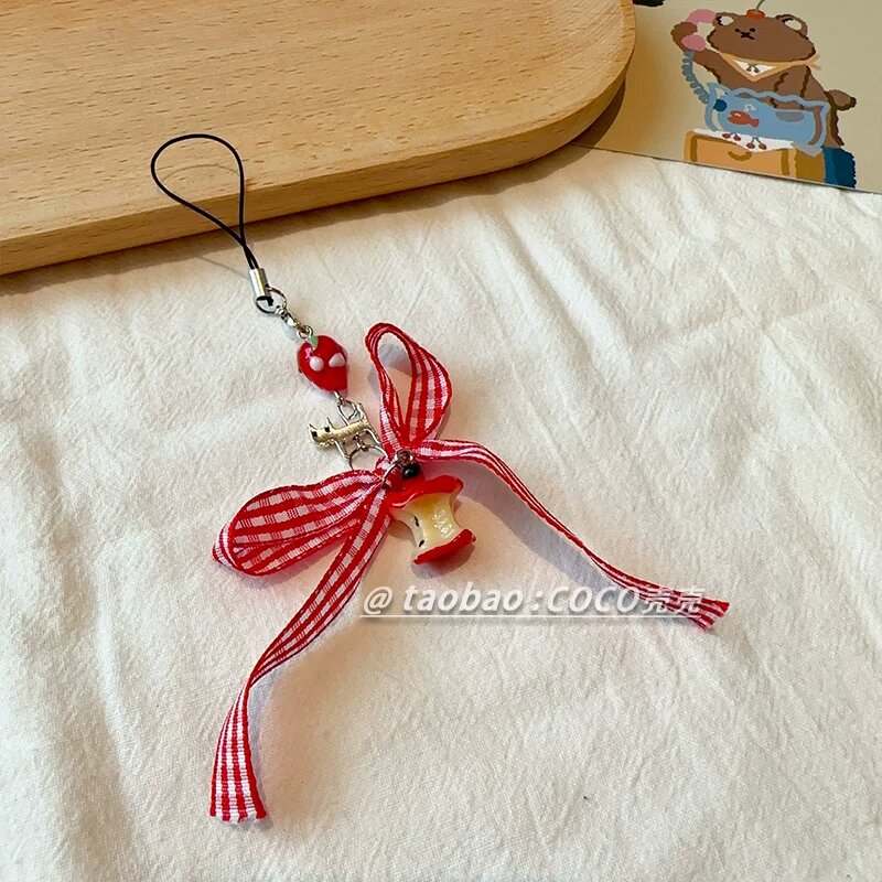 Розовый плиссированный бантик с яблочным шармом для мобильных аксессуаров — ручная вышивка