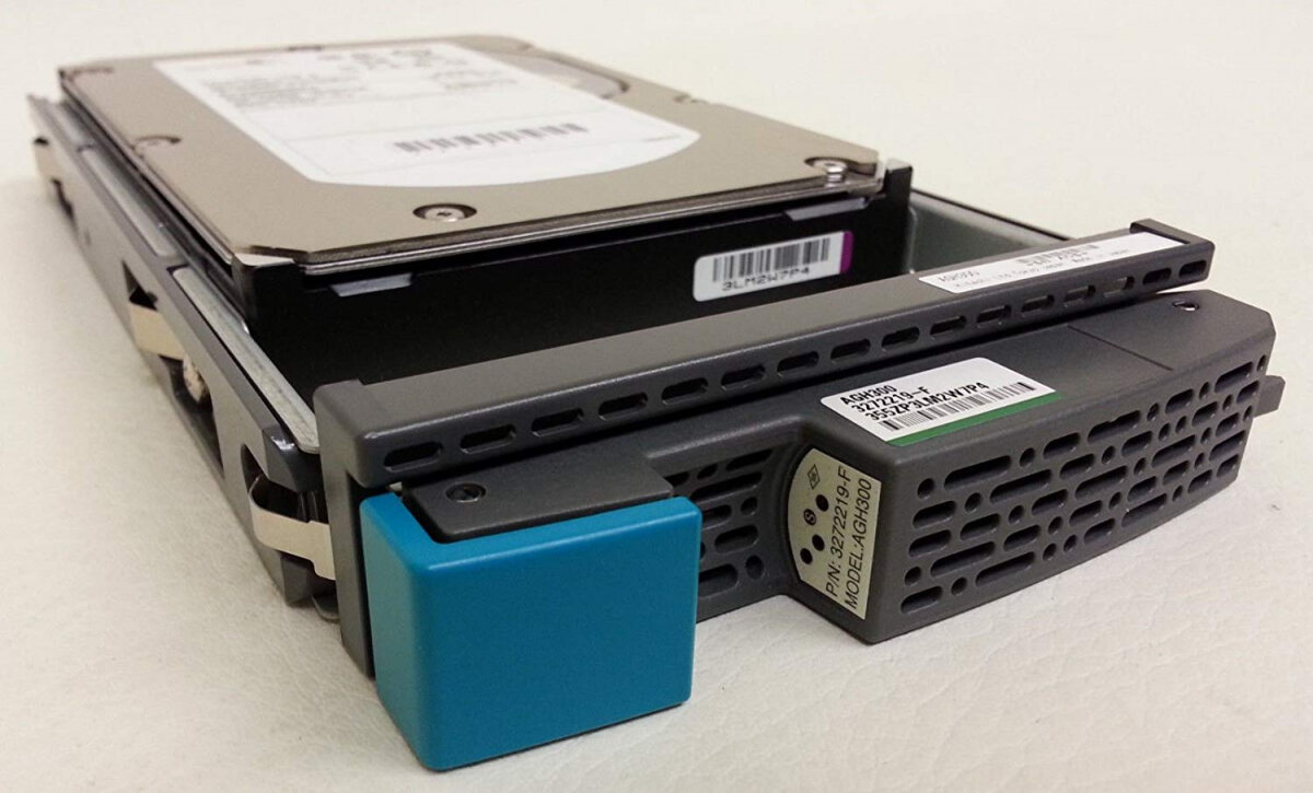 Жесткий диск Hitachi DF-F700-AGH300 300Gb Fibre Channel 3,5" HDD