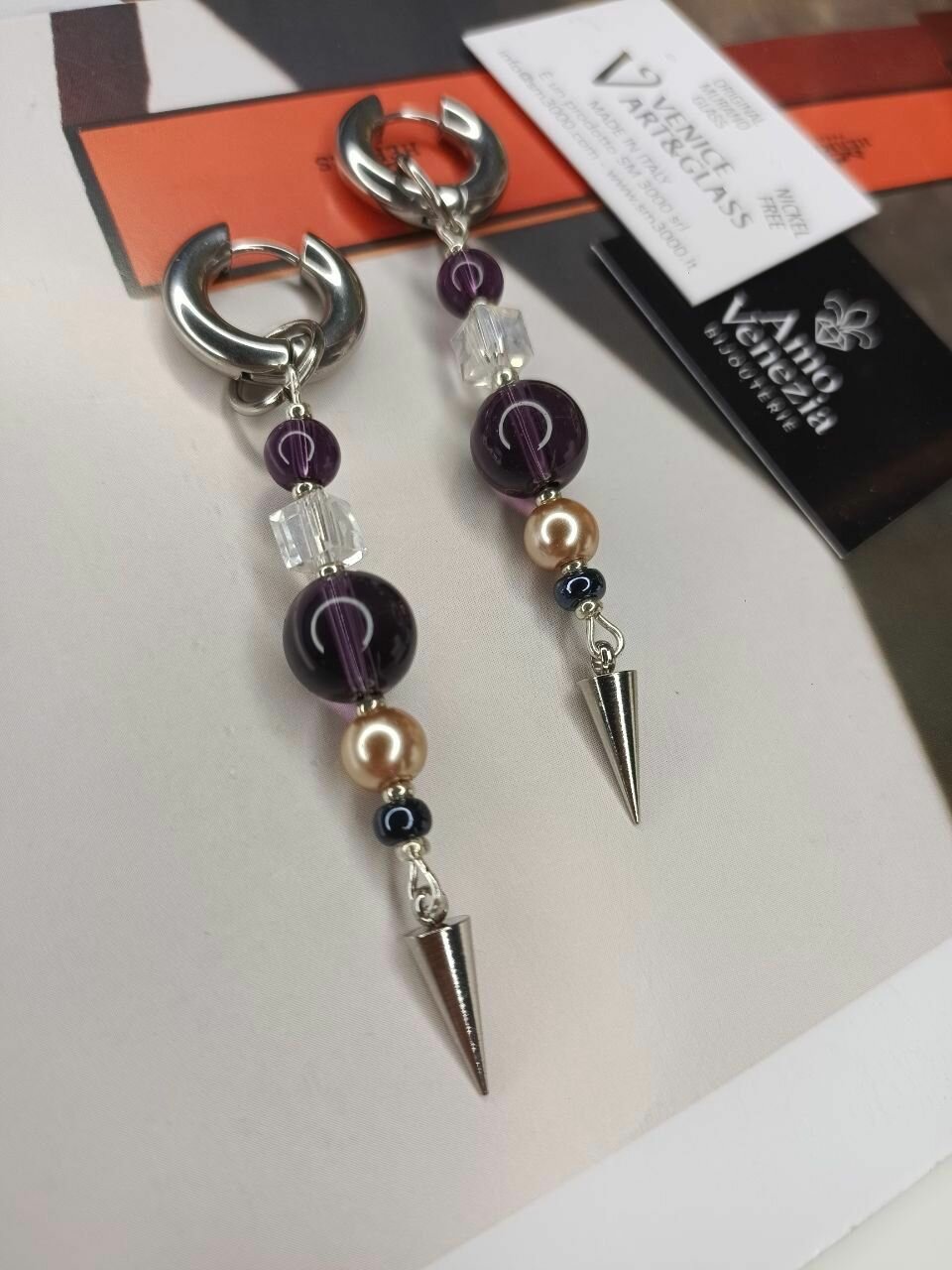 Серьги Amo Venezia, кристаллы Swarovski, стекло, бежевый, фиолетовый, серебряный — фото 1