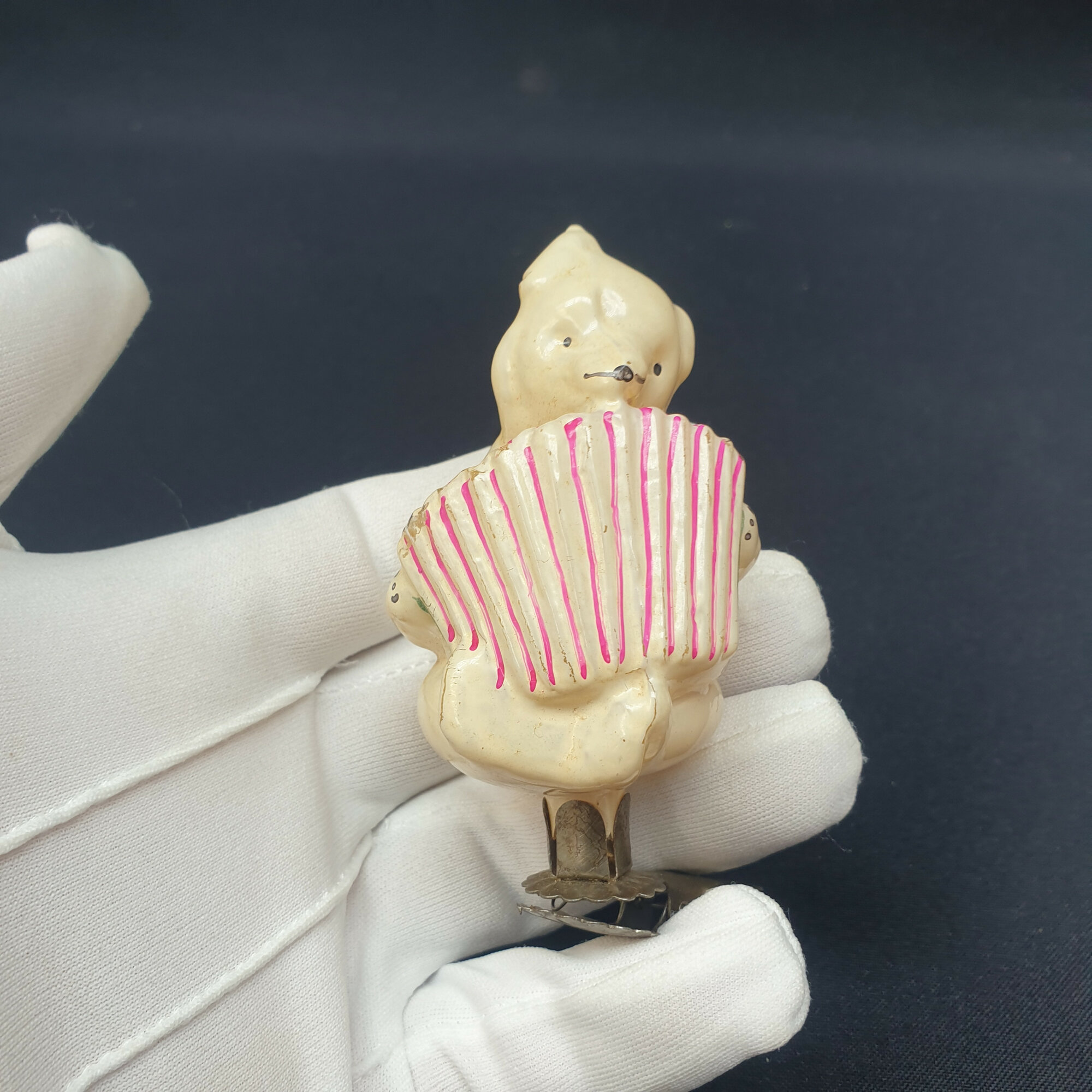Елочная игрушка винтажная, СССР. Пластмасса, медвежонок с гармошкой на прищепке