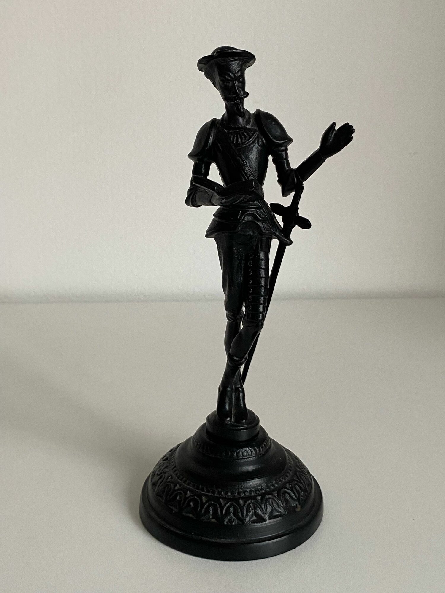 Статуэтка "Дон-Кихот". СССР. Касли 1985 год. Клеймо. Чугун. Высота: 21 см.
