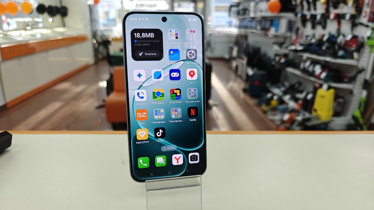 Смартфон OPPO A6 Pro, б/у, уценка