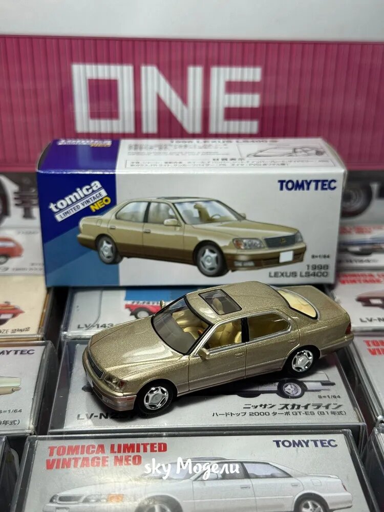 Машинка tomica LIMITED VINTAGE TLV 1:64 LV-N Lexus LS400 1998 Gold