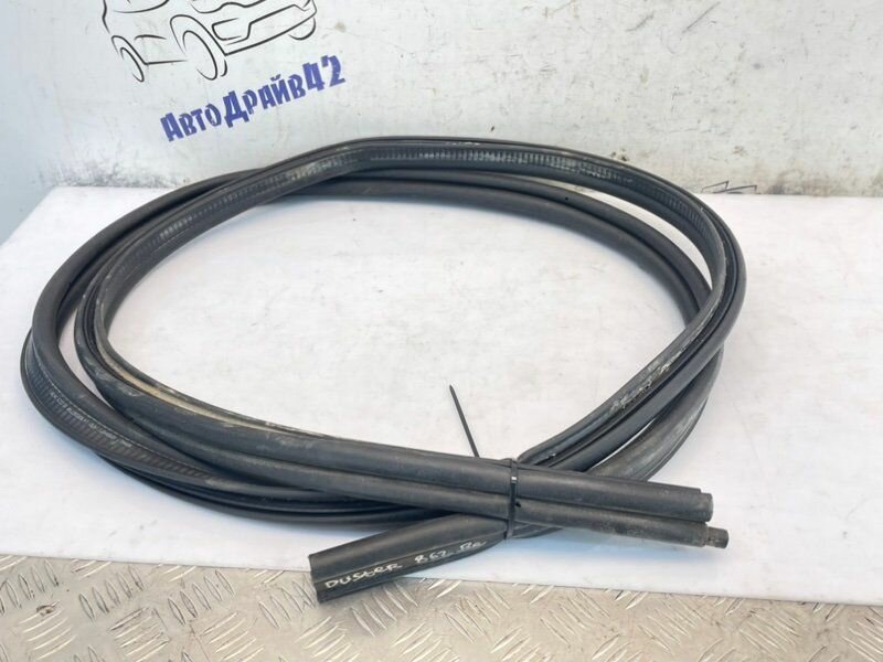 Уплотнитель проема двери Renault Duster 2012 908306776R HSM F4RA400, задний (с пробегом)