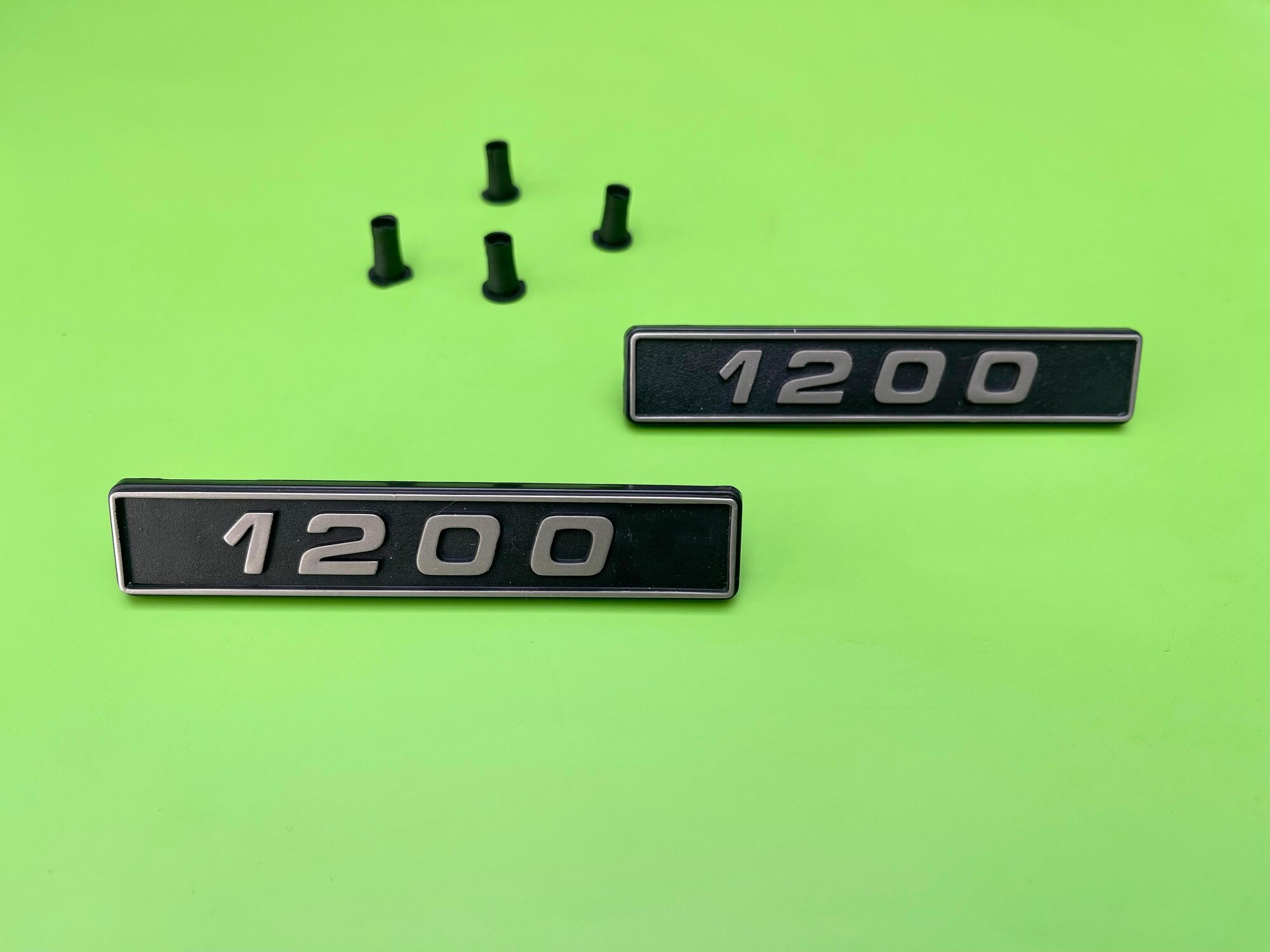 Орнамент (шильдик) заднего крыла 1200 для ВАЗ (К-т 2шт)