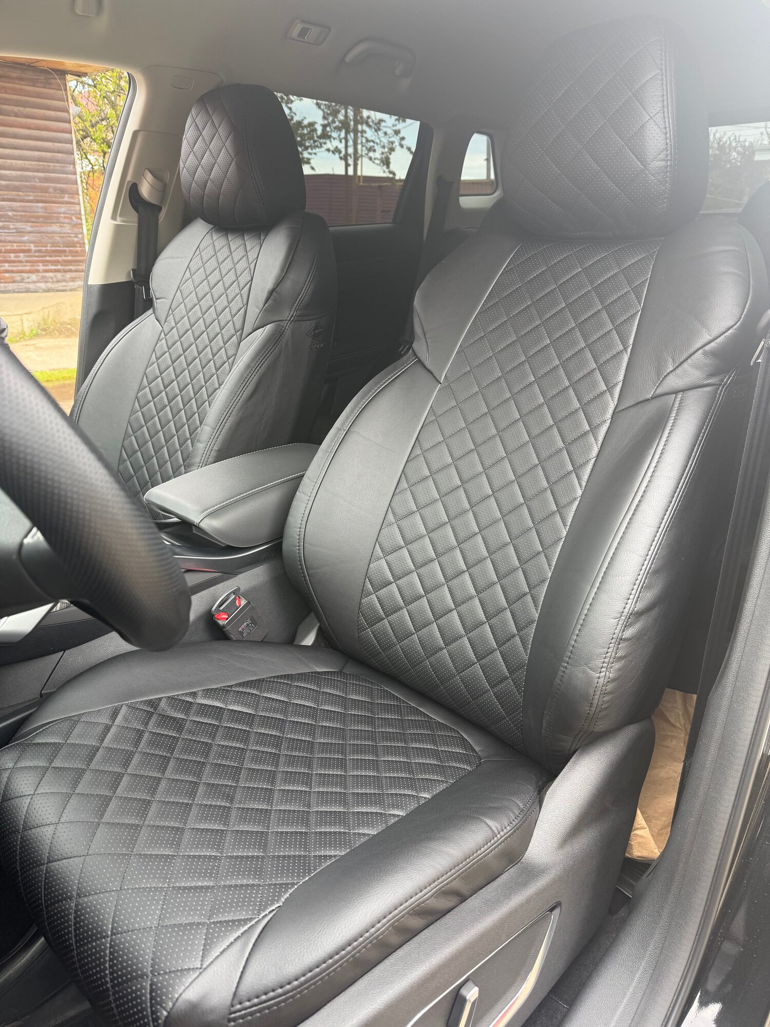 Чехлы Автопилот для Geely Atlas Pro с 21г. / Belgee X70 с 24г. Экокожа, ромб, черный, черный.