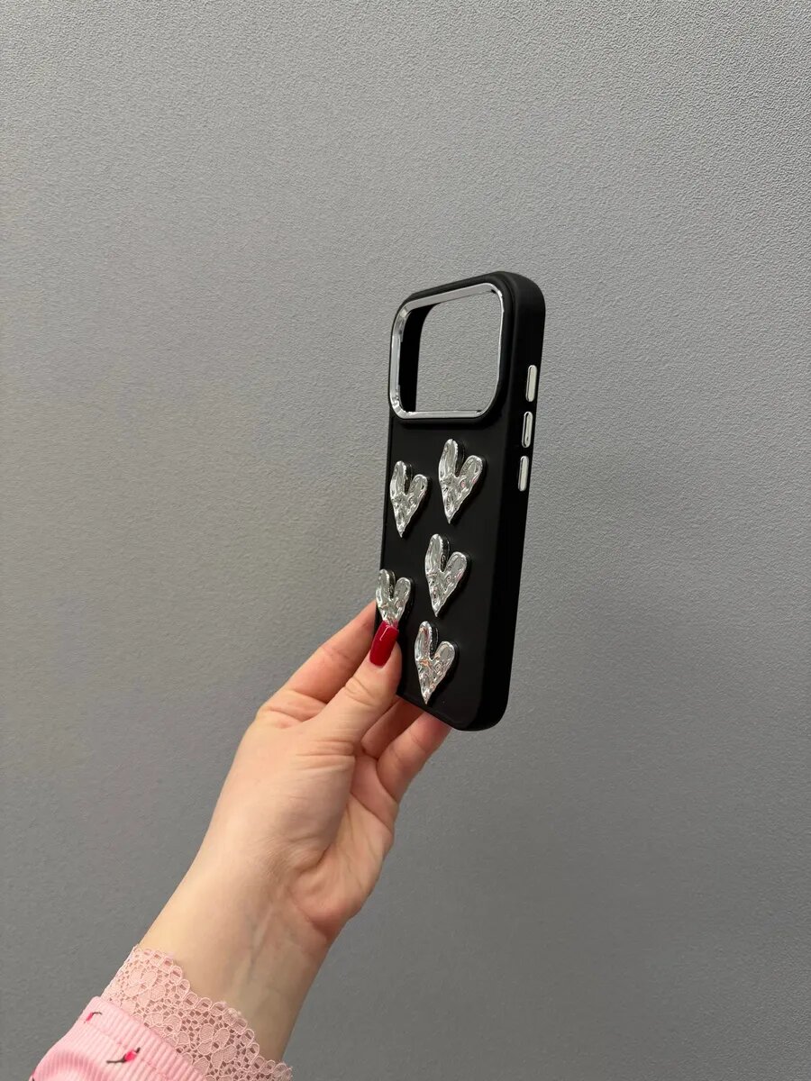 Чехол на Iphone 17 Pro , цвет черный , с крепко приклеенными фигурками . — фото 1