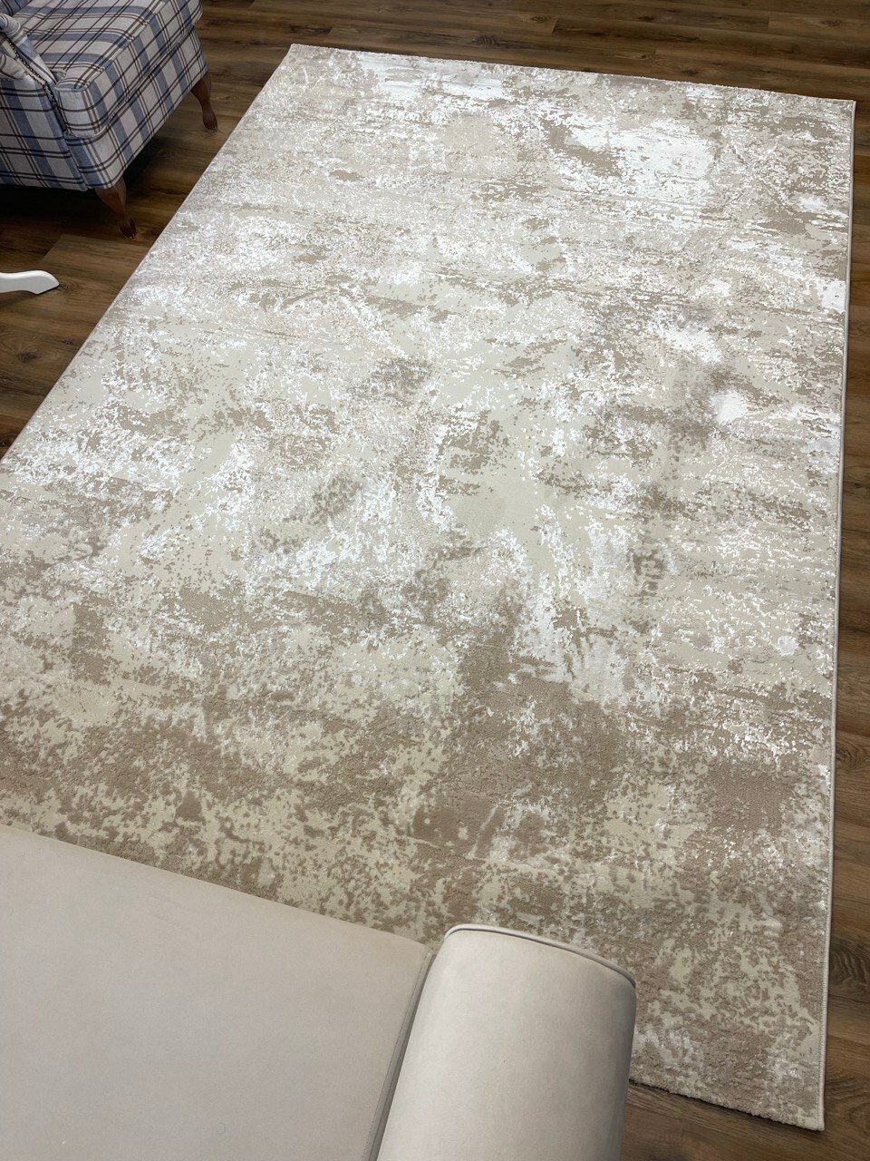 Ковер 150x230 см в бежевых тонах с практичным ворсом из Турции