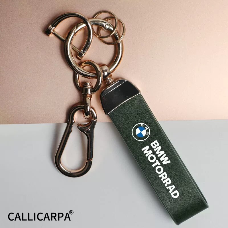 Ключен для мотоциклов BMW из натуральной кожи в цвете оливковый зеленый с золотым шампанским кольцом и кольцом-ключом