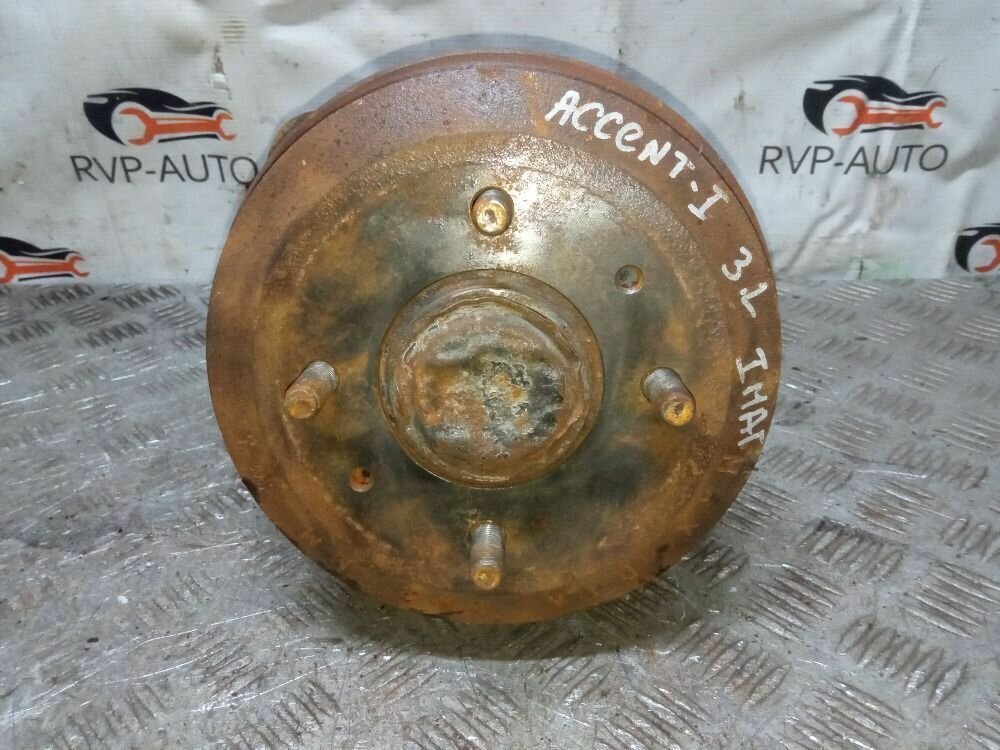 Кулак задний левый Hyundai Accent 1 1994-1997