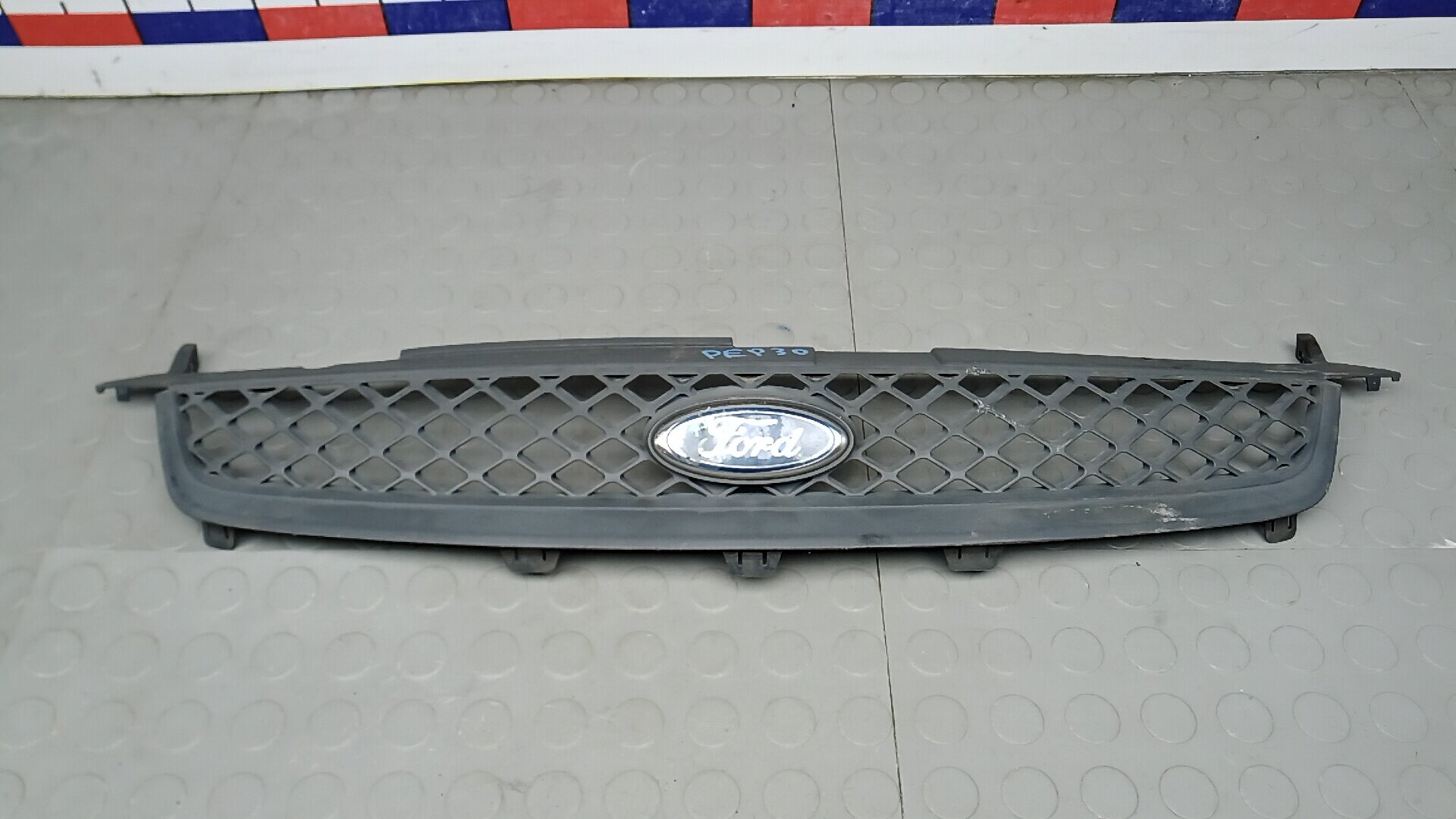 Решетка радиатора FORD FIESTA 5