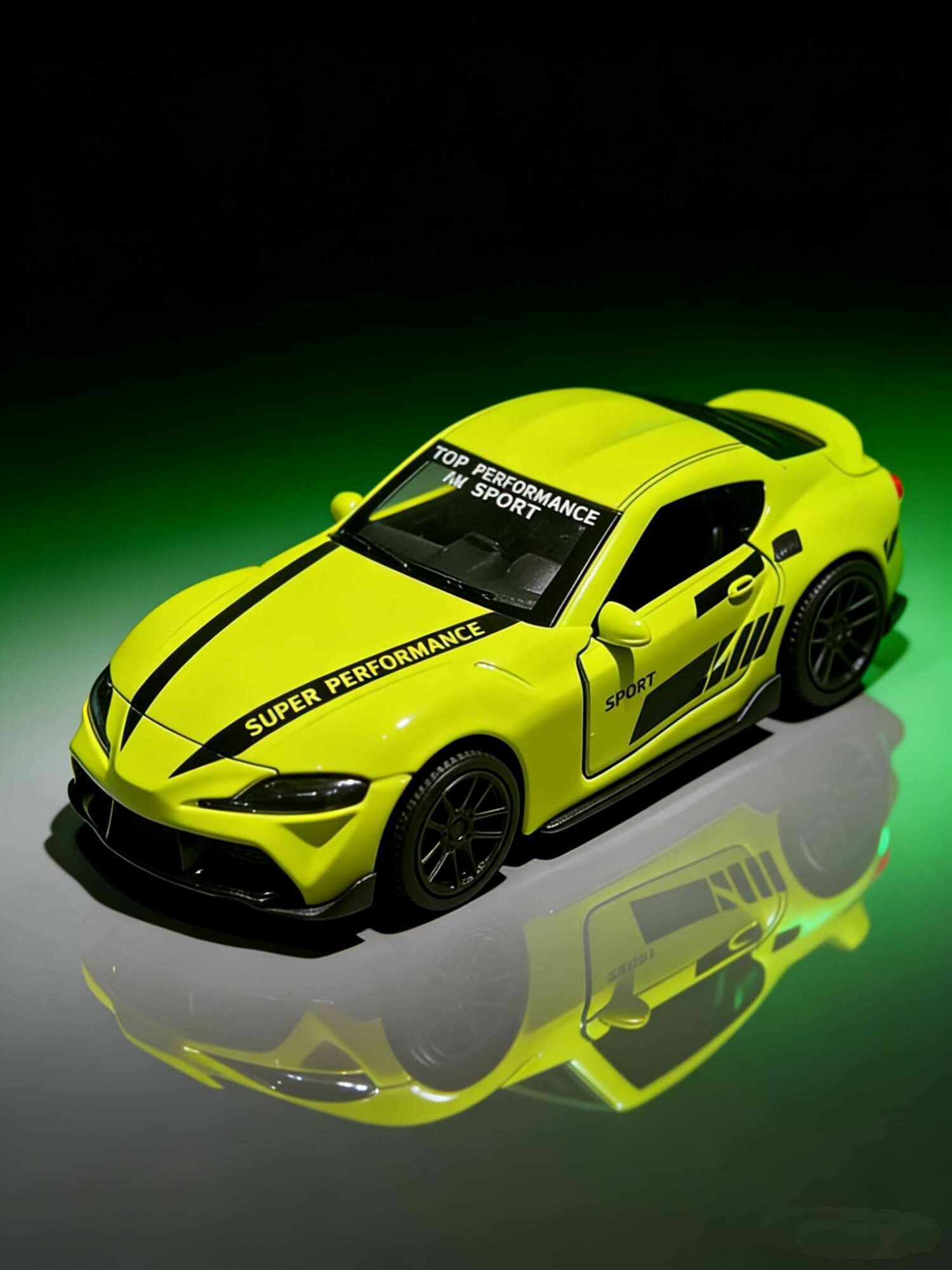 Металлическая модель автомобиля Тойота Supra (масштаб 1:36)