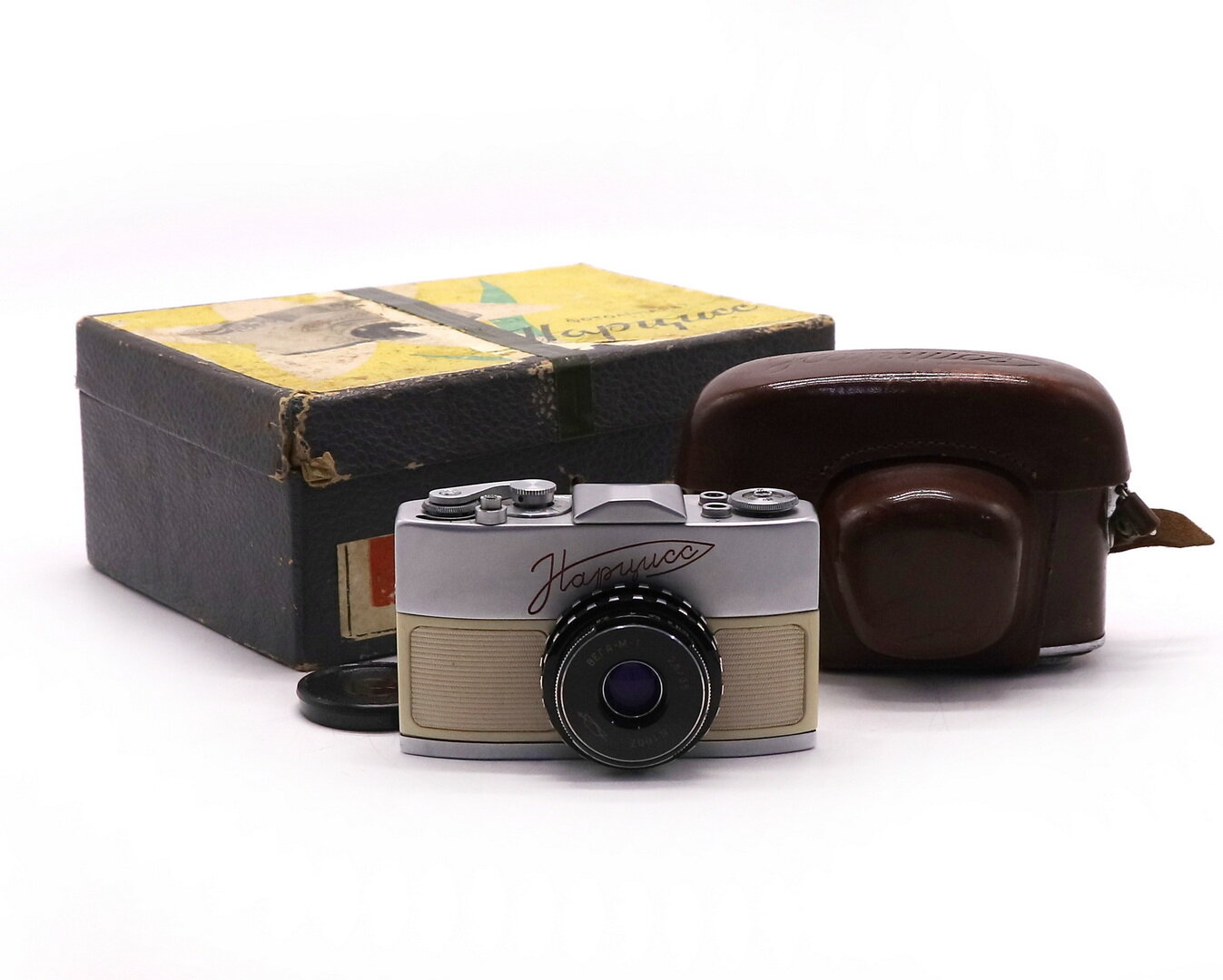 Советская зеркальная фотокамера Нарцисс в упаковке