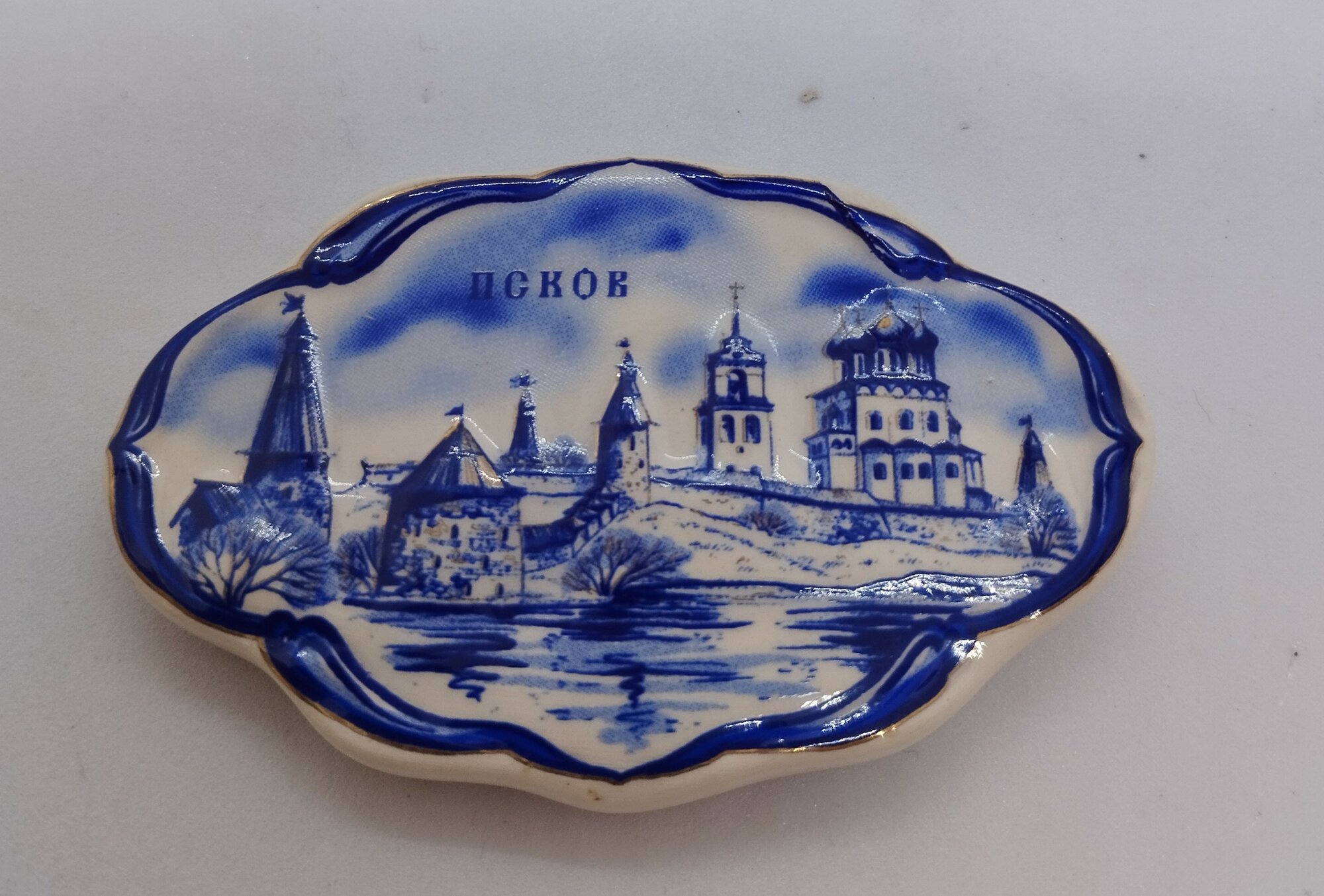 Магнит керамический , гжель с золотом , "Псков "