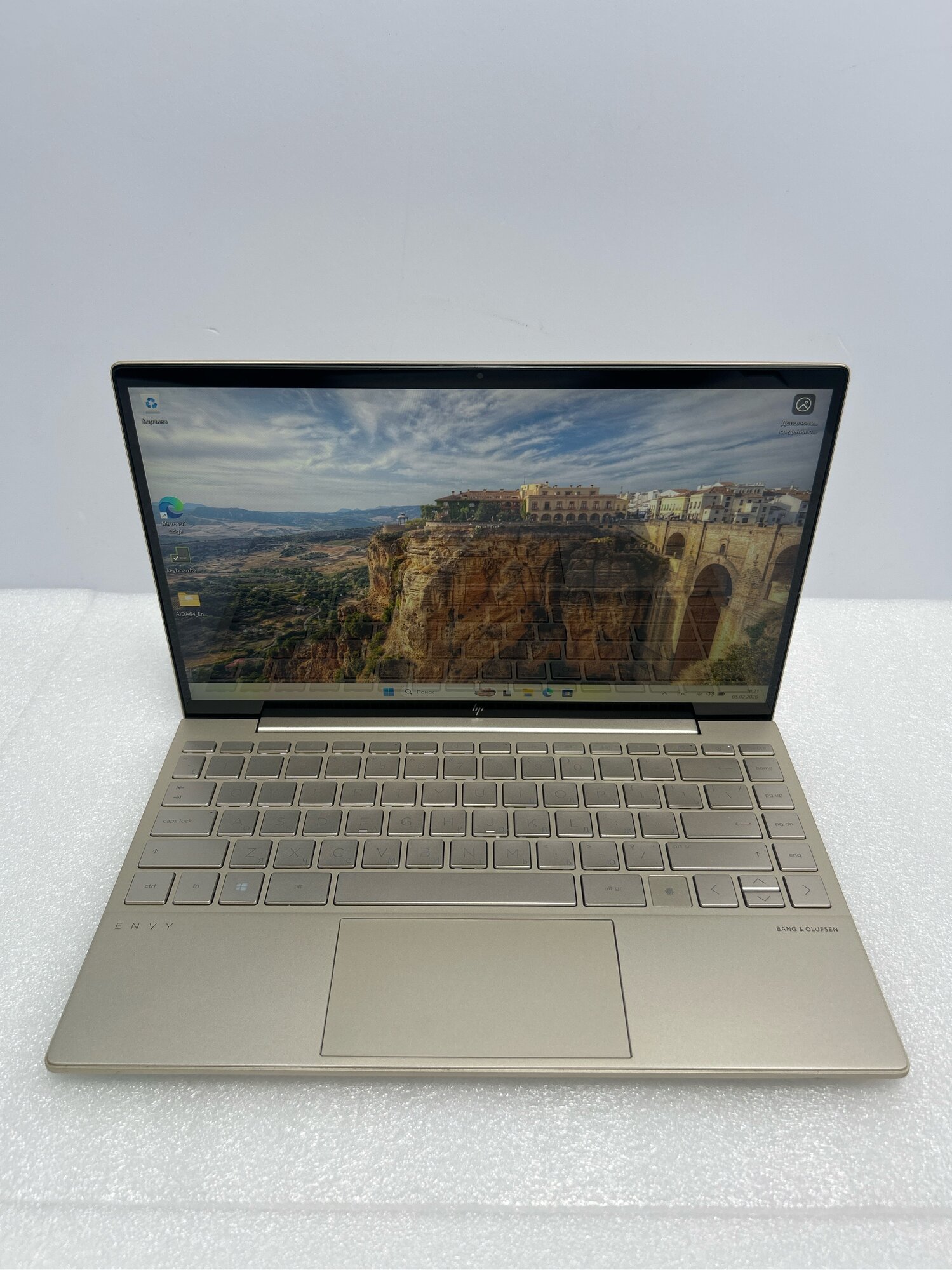 Ноутбук HP ENVY 13-ba1031ur (2J6L8EA) 13.3"/Intel Core i5-1135G7/RAM 16GB/SSD 512GB/Intel Iris Xe Graphics/1920*1080/IPS/Windows 11/Подсветка кл-ры: LED/золотистый. Состояние: Уценка/царапины на матрице/не ориг. коробка