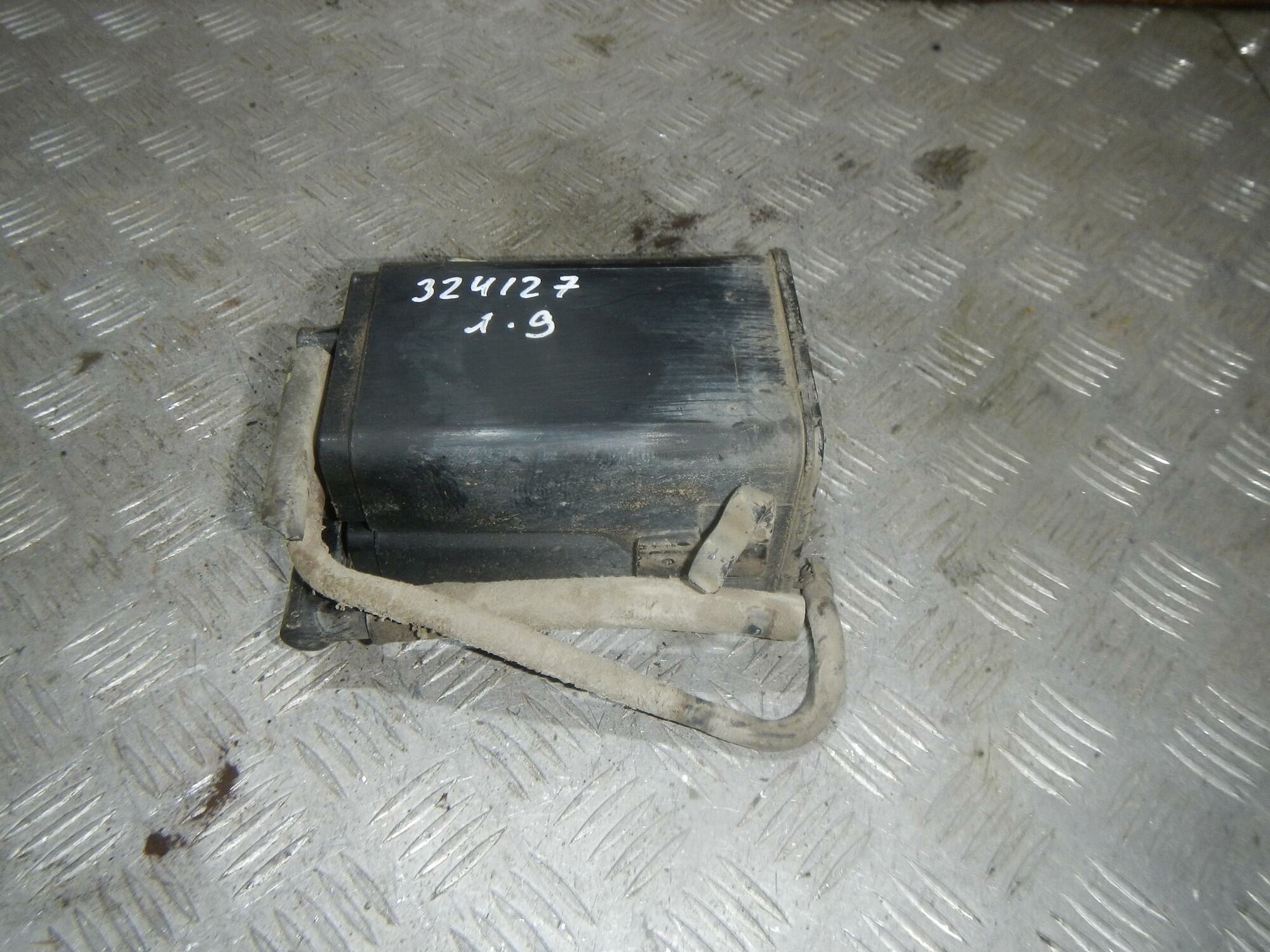 Б/У Абсорбер (фильтр угольный), Mitsubishi (Митсубиси)-LANCER 9 (CS) (03-06) MITSUBISHI LANCER 9 (CS) (03-06) 1.6 4G18 Бе...