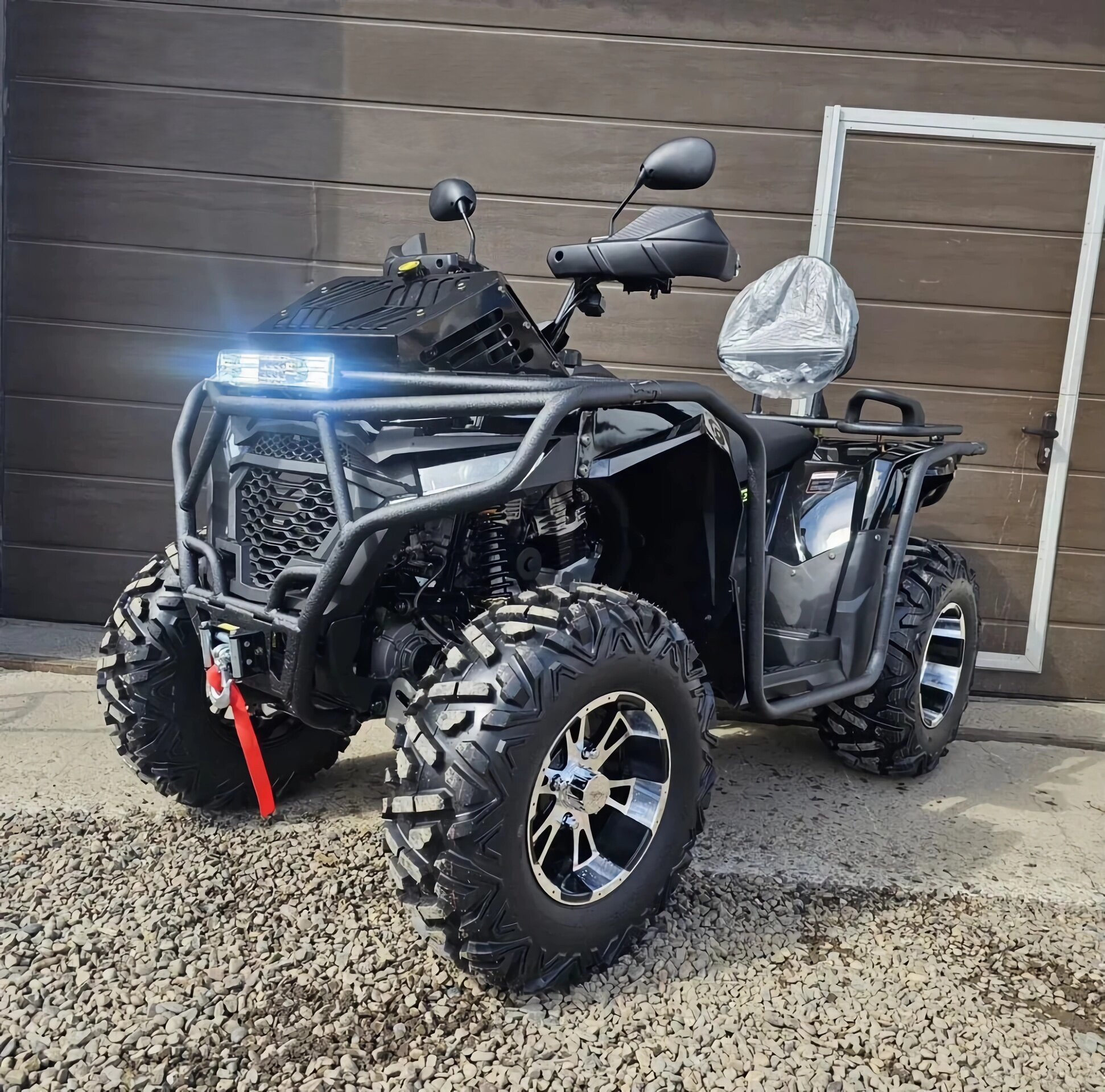 Loncin 400 EFI EPS 4WD «Черный». Отключаемый передний привод, подогрев руля, сиденья.