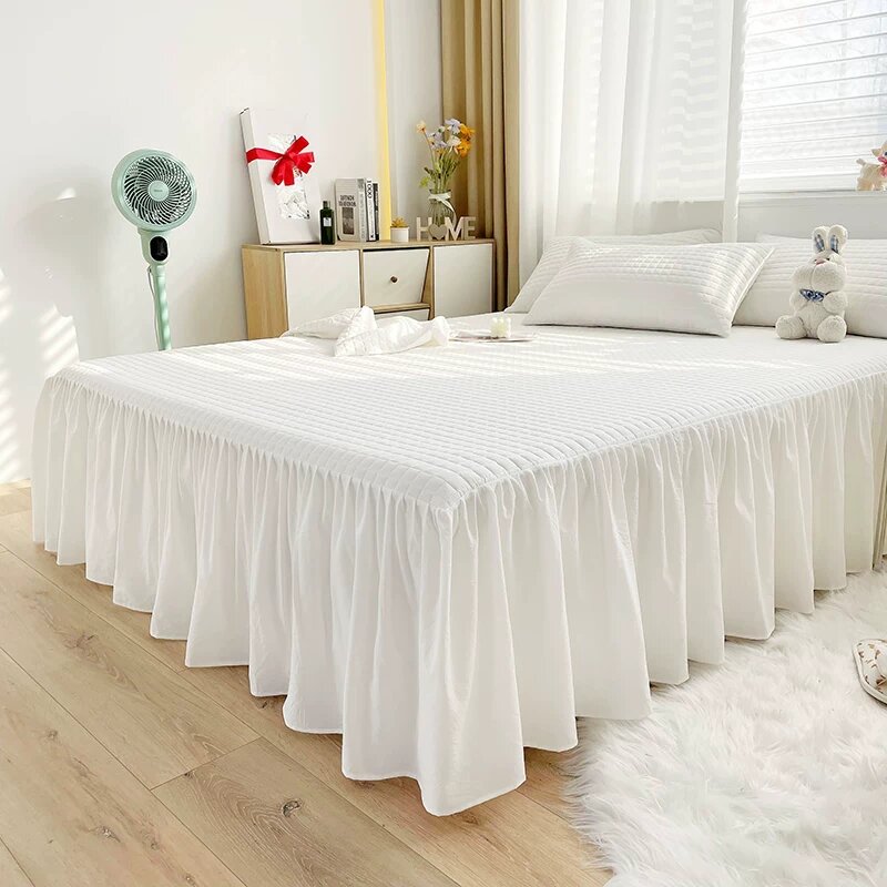 Byeloy 3-komnatnyy nabor: 150x200 sm poshivka + 2 podushki 100% khlopok