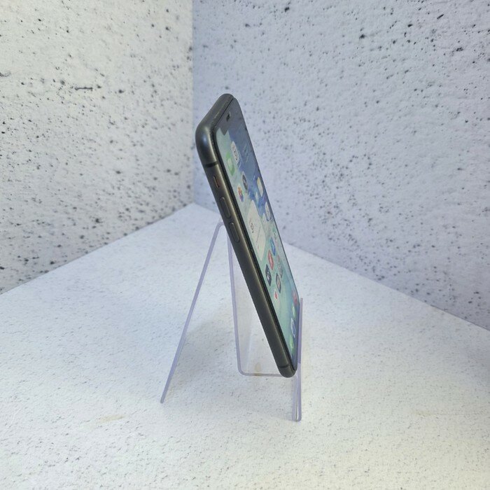 Смартфон Apple iPhone 11 4/64 Черный — фото 1