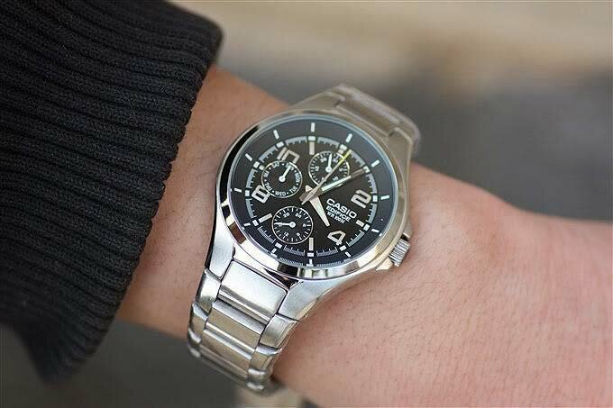 Наручные часы CASIO Edifice, стальной — фото 1