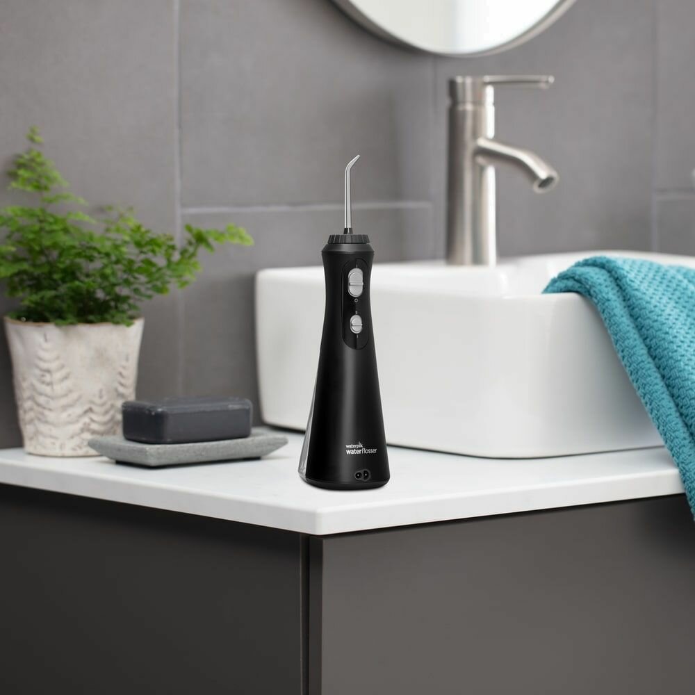 Ирригатор для полости рта и зубов портативный WaterPik WP-492 EU, черный, 4 насадки
