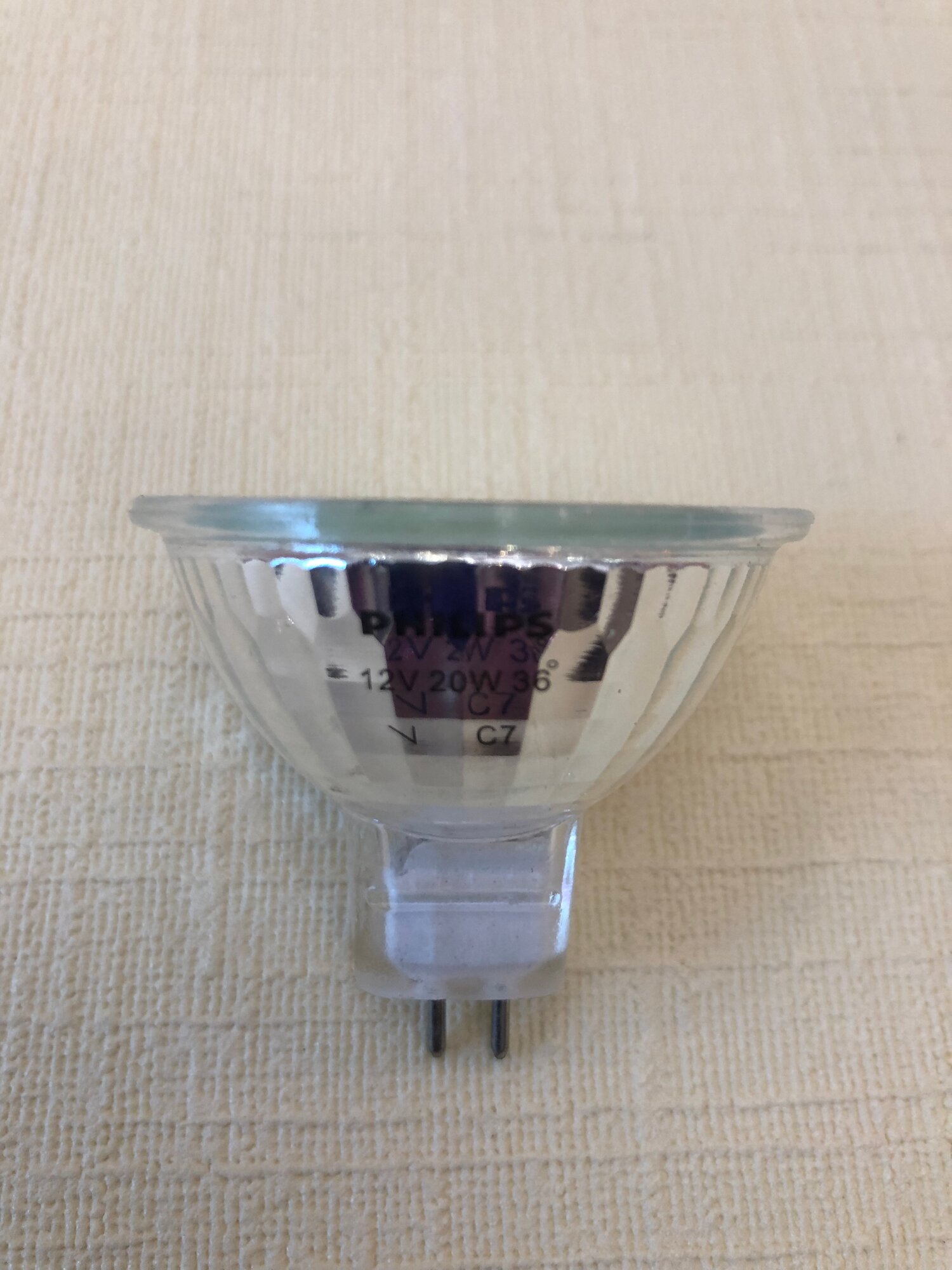 Лампа PHILIPS, галогенная,12 V 20 Вт, GU5.3, D=51mm. теплый белый свет