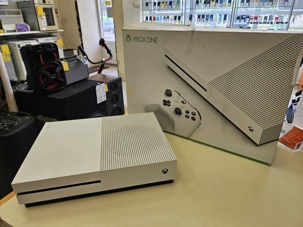 Игровая приставка Microsoft Xbox One S, Blu-ray, 500GB (Б.У.уценка)