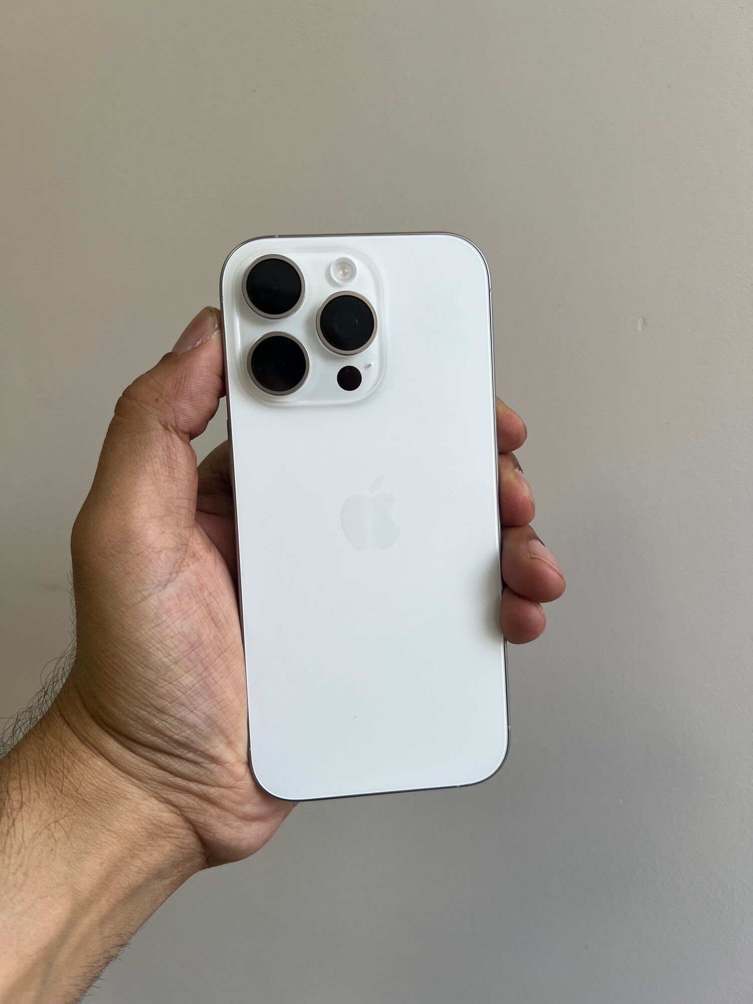 Смартфон Apple iPhone 16 Pro 256GB Gold Titanium eSim Soft Oled экран 100% Battery Face ID не работает