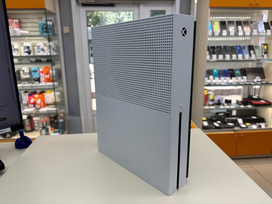Игровая приставка Microsoft Xbox One S, 500GB, б/у уценка