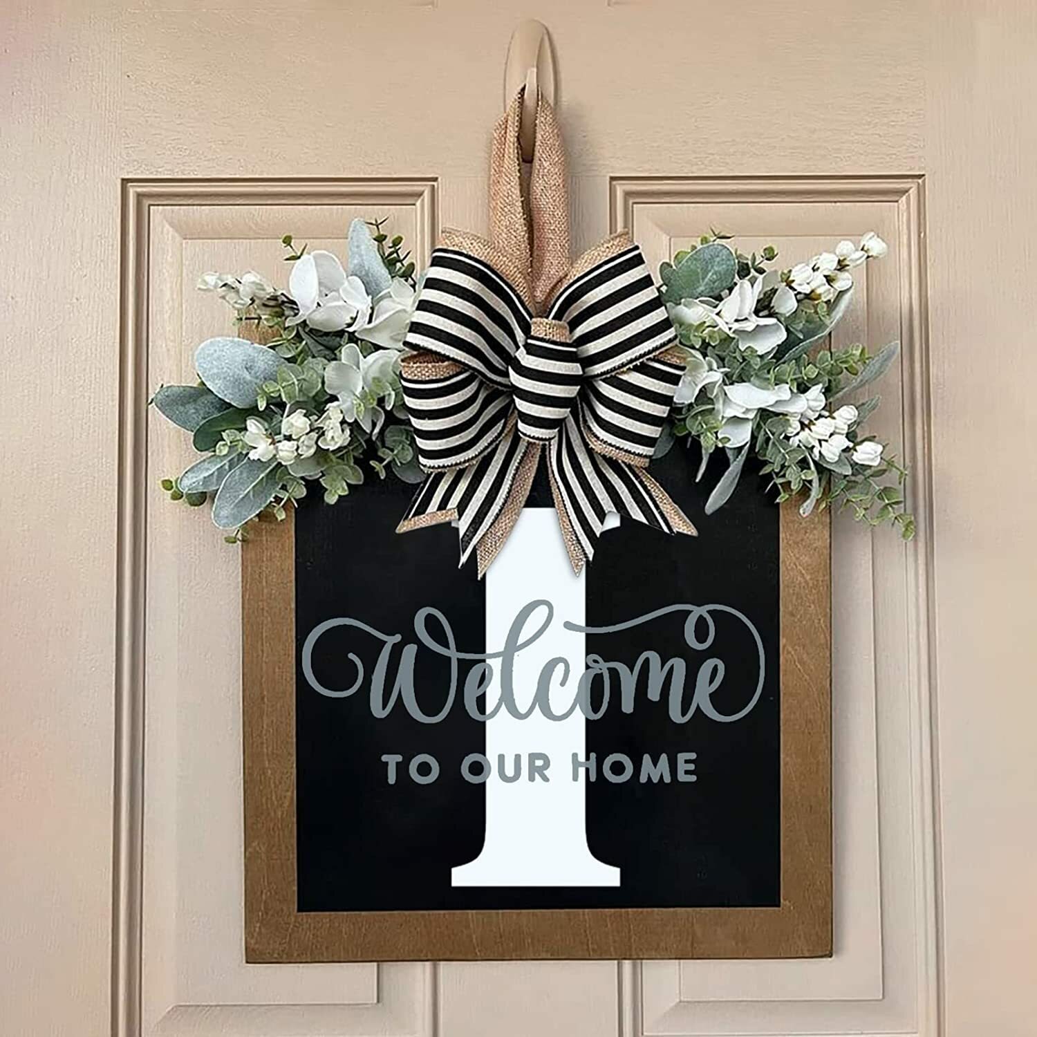 Деревянная табличка с буквой на дверь, декор для входа «Welcome to our home» с цветами и бантом