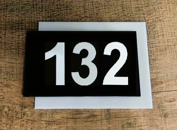 Цифры на дверь, табличка с номером черная 132