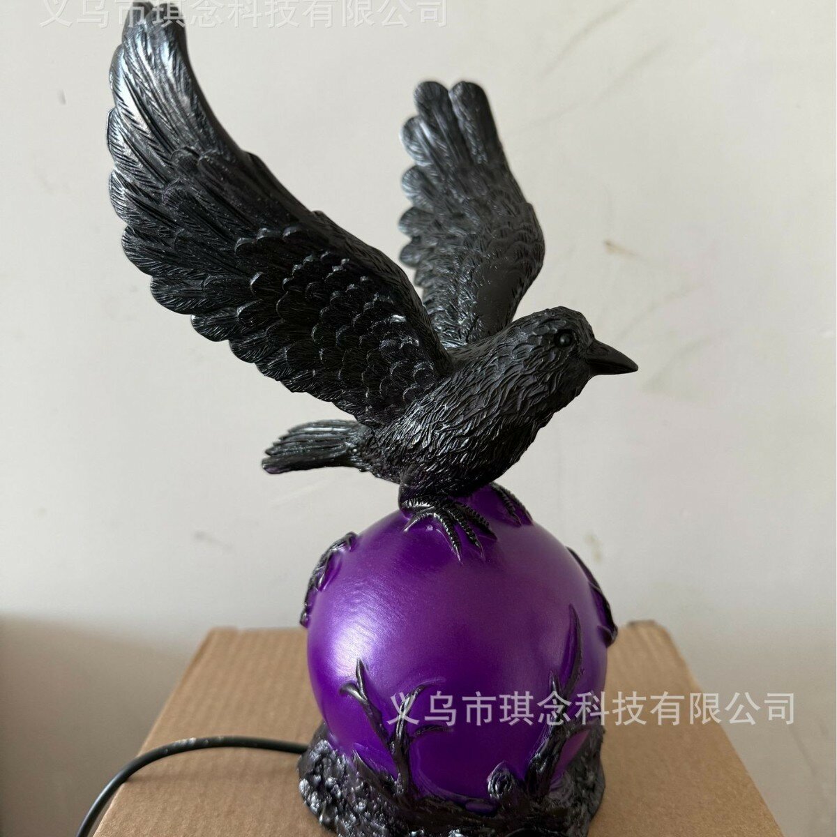 Черно-фиолетовое украшение night crow night light decoration, 23 см